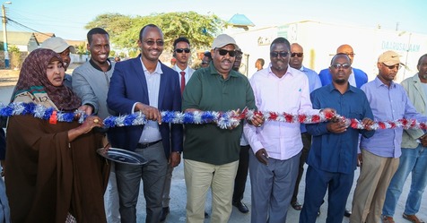 Madaxweyne Deni oo dhagax-dhig iyo xarig-jar ka sameeyay Qardho