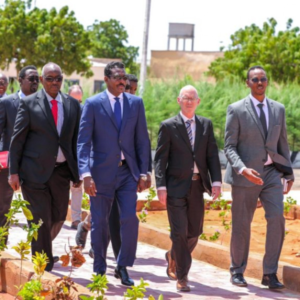 UN hands over fortified compound to Somalia